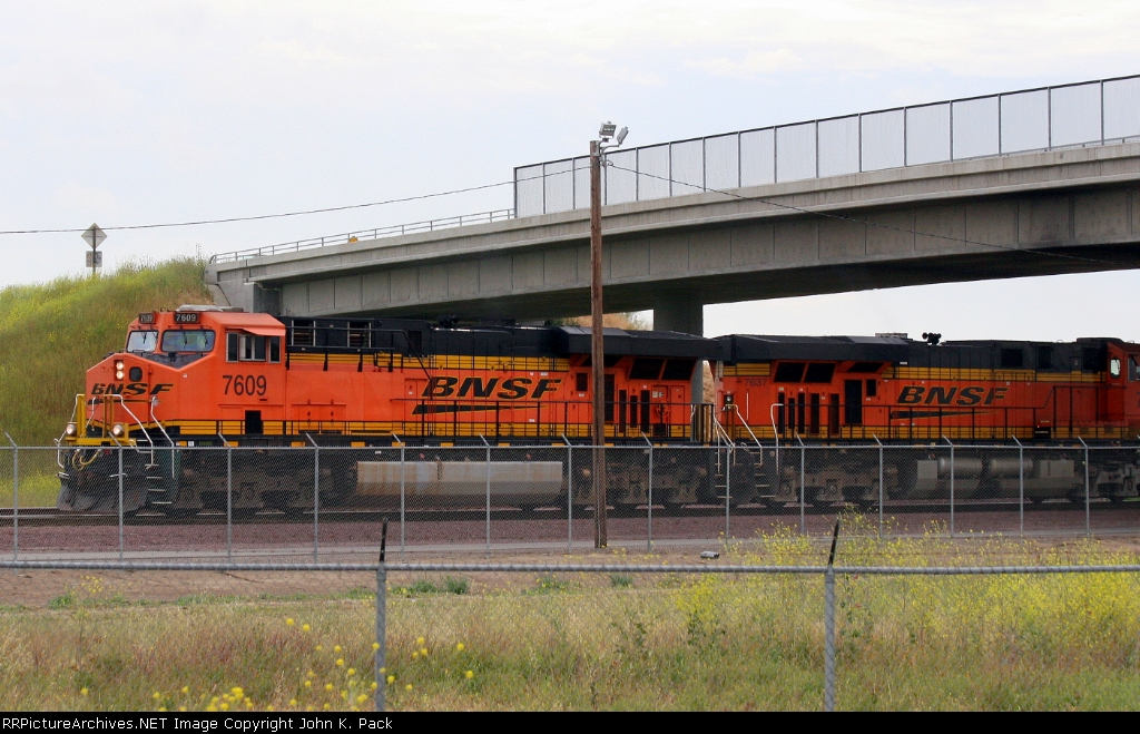 BNSF 7609